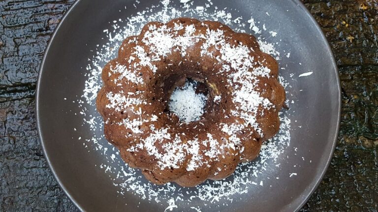 Beetroot, coconut and chocolate mini bundt cakes | CookTogether